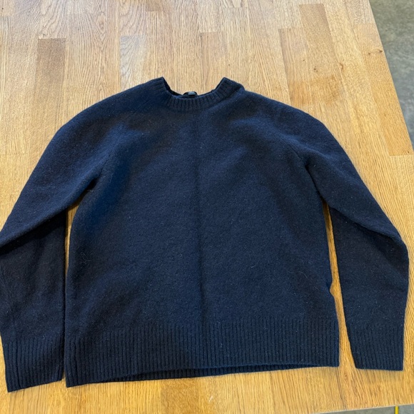 Uniqlo | Shirts & Tops | Uniqlo Kids Classic Black Crewneck Sweater ...